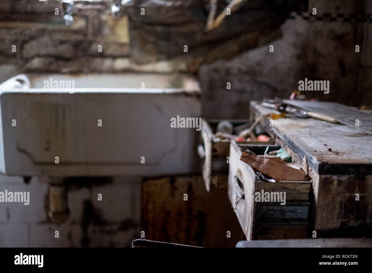 Broken kitchen cupboards hi-res stock photography and images - Alamy