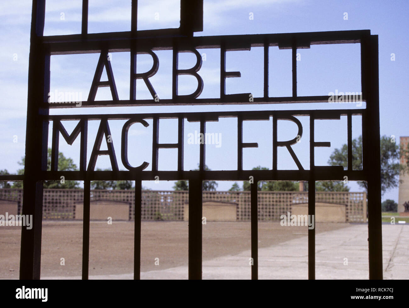 SACHSENHAUSEN CONCENTRATION CAMP Germany Arbeit Macht Frei gate Stock ...