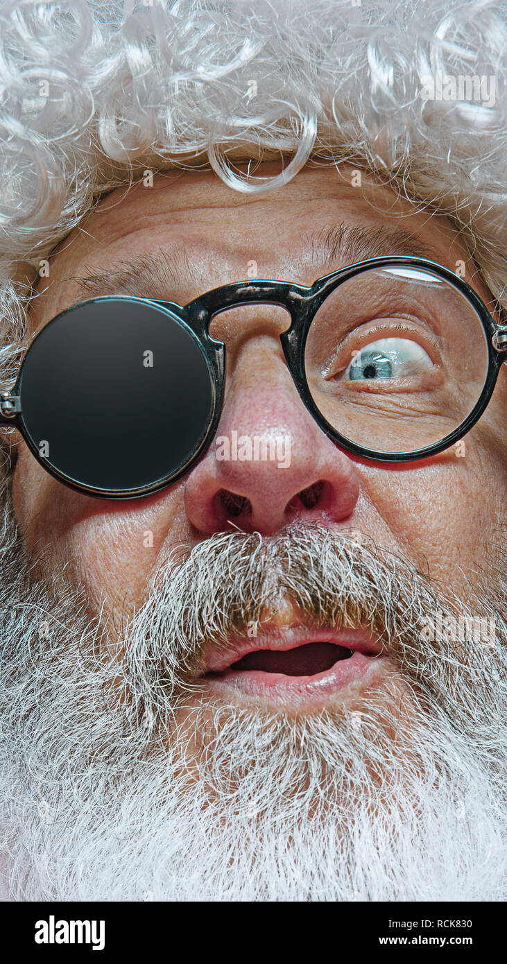 Santa Claus with surprised expression. Christmas celebration concept ...