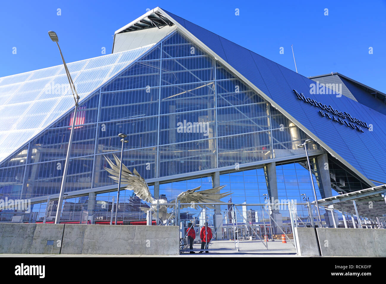 Mercedes benz stadium atlanta nfl hi-res stock photography and images ...