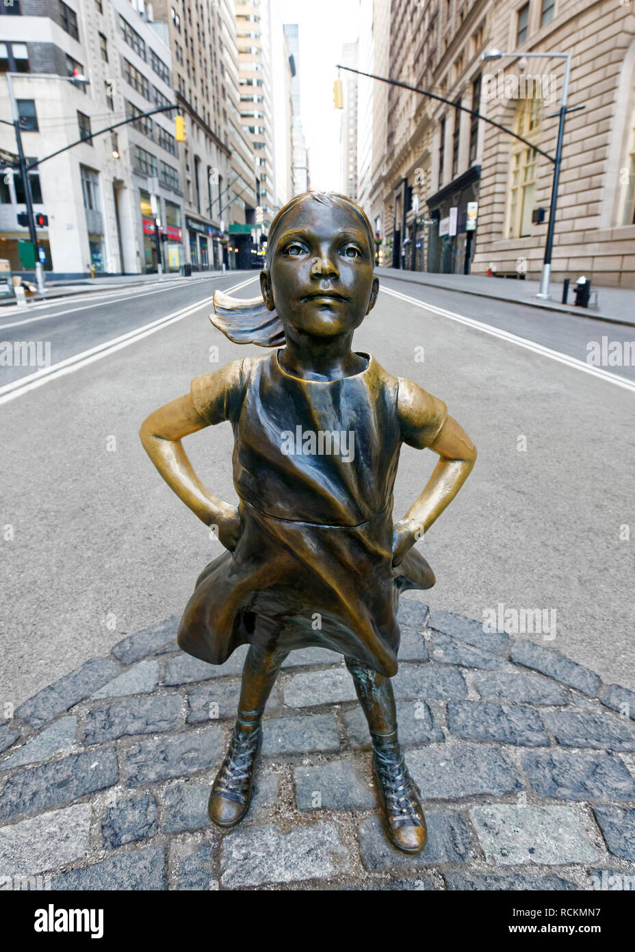 Statue of defiant girl hi-res stock photography and images - Alamy