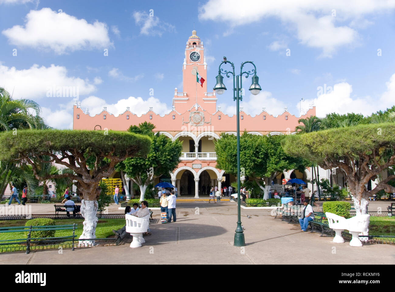 Mexico – Jan 15 2007: the Palacio Municipal and Zocalo Park, Merida ...