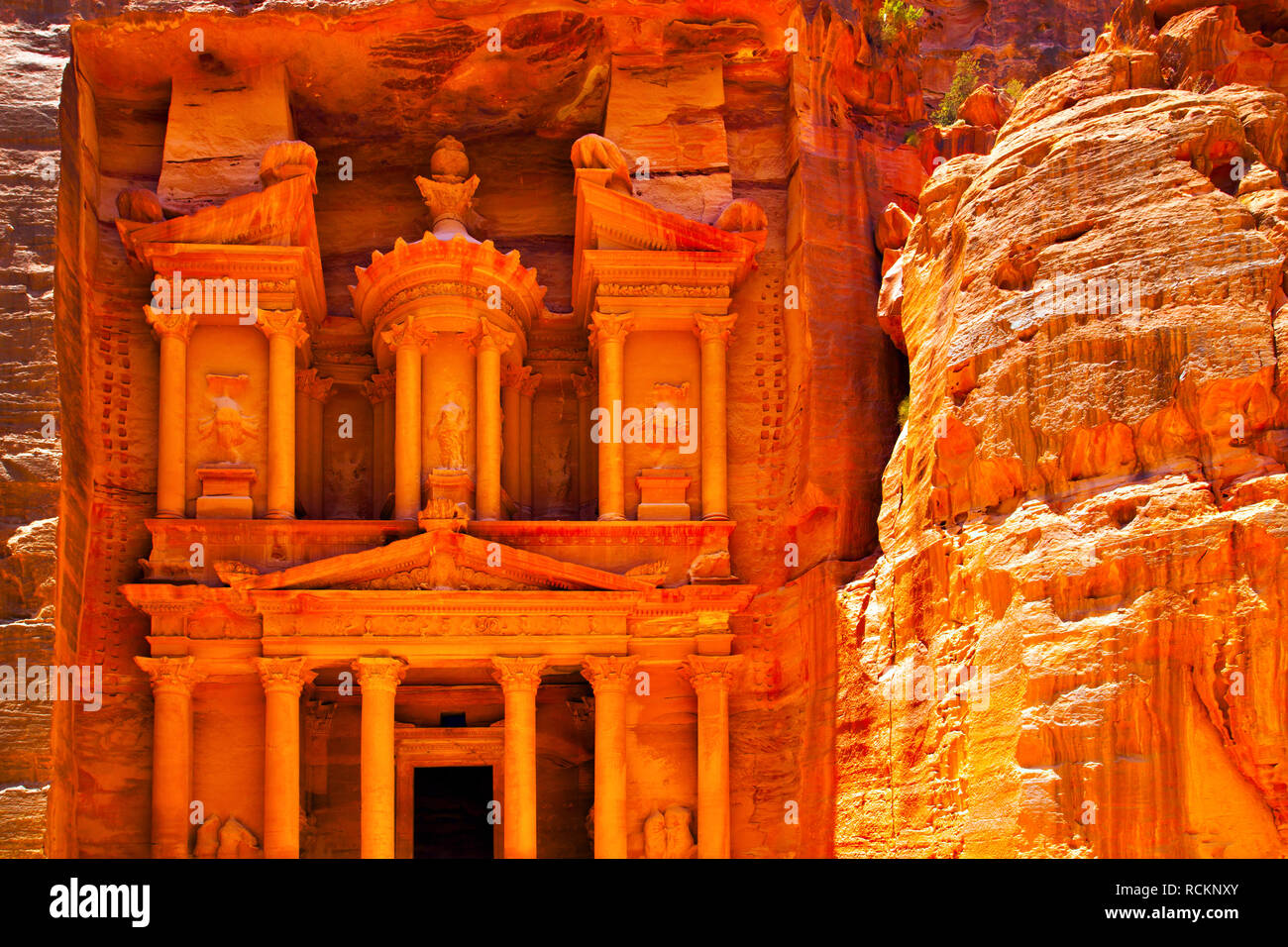 The Treasury temple (Al-Khazneh) in Petra, Jordan Stock Photo - Alamy