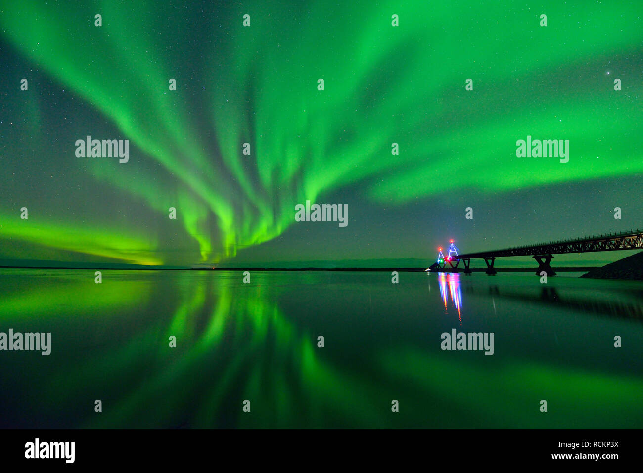Aurora borealis (northern lights) in the night sky over the Mackenzie ...