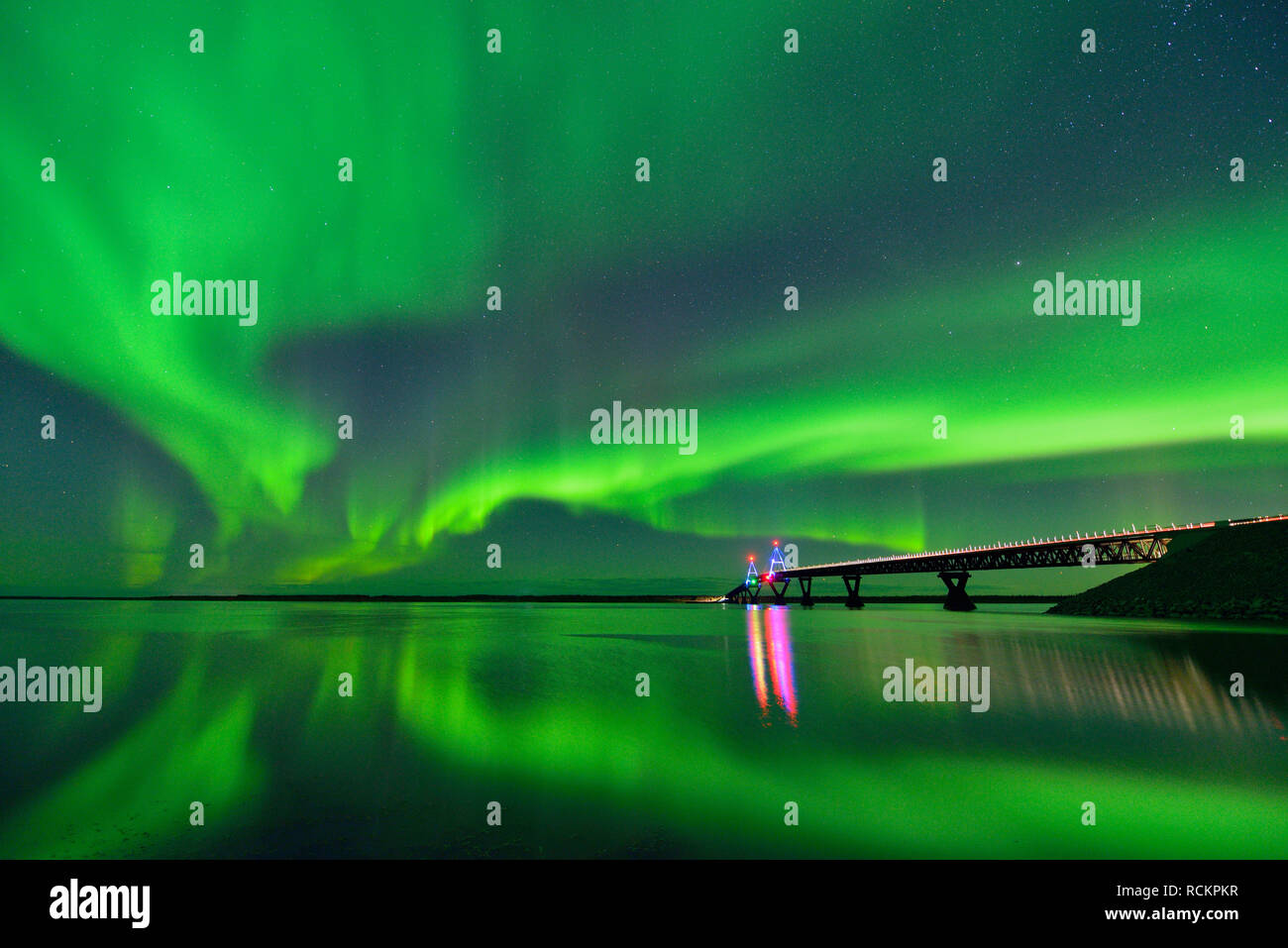 Aurora borealis (northern lights) in the night sky over the Mackenzie ...