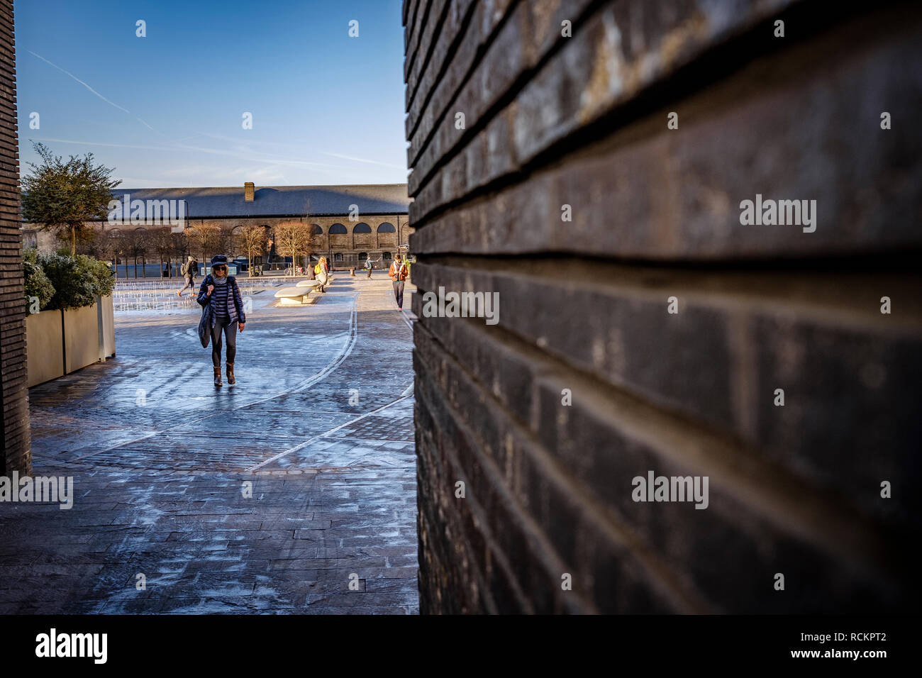 Granary Square, Kings Cross, London, UK Stock Photo - Alamy