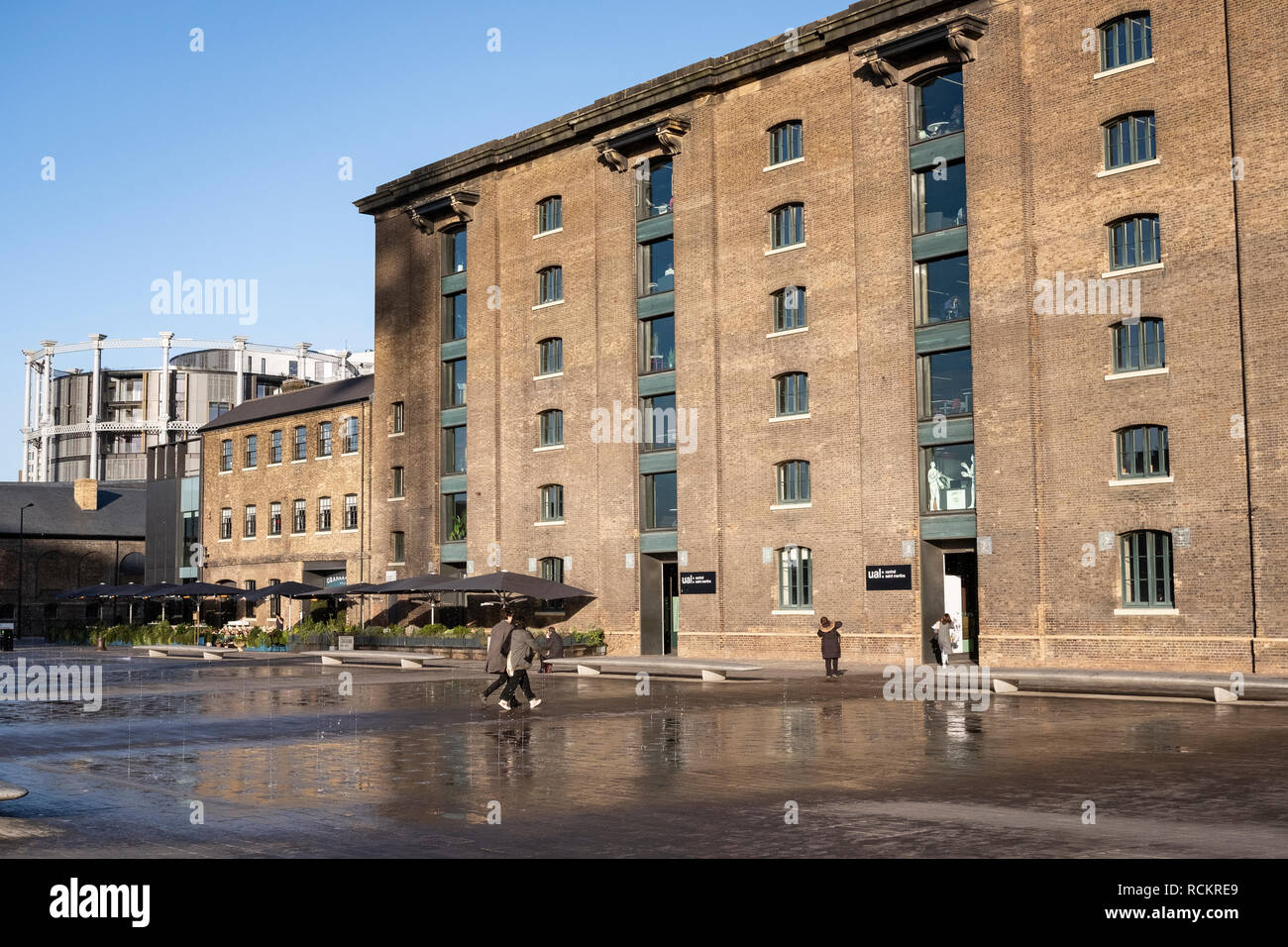 Granary Square, Kings Cross, London, UK Stock Photo - Alamy