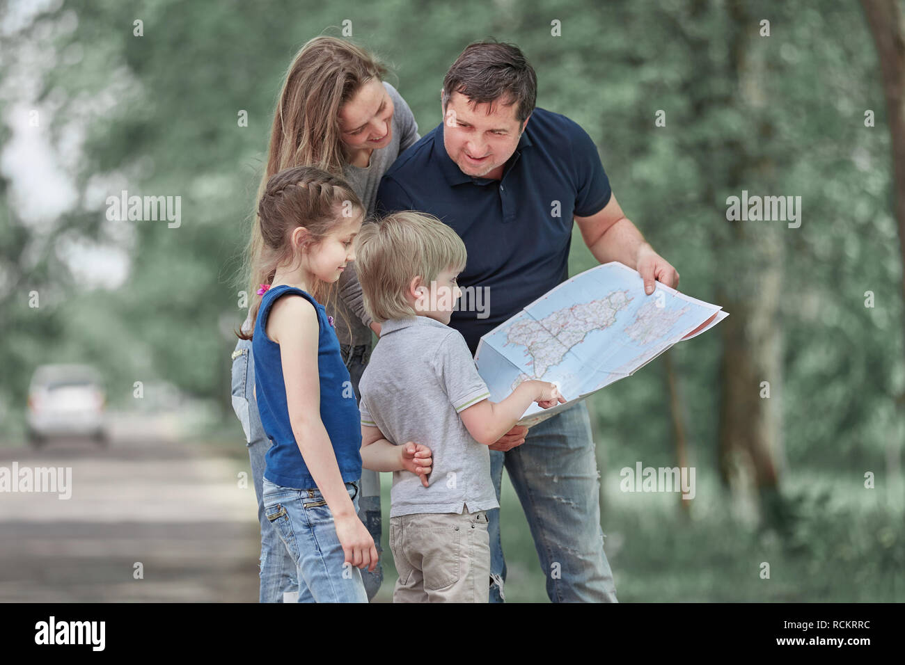Children look map hi-res stock photography and images - Alamy