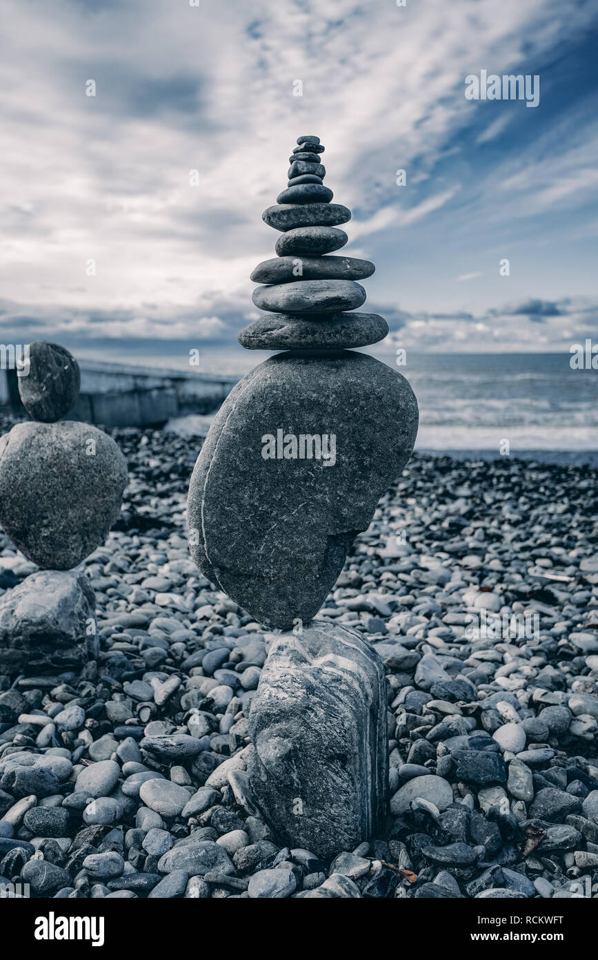 Balance stones against the sea Stock Photo - Alamy