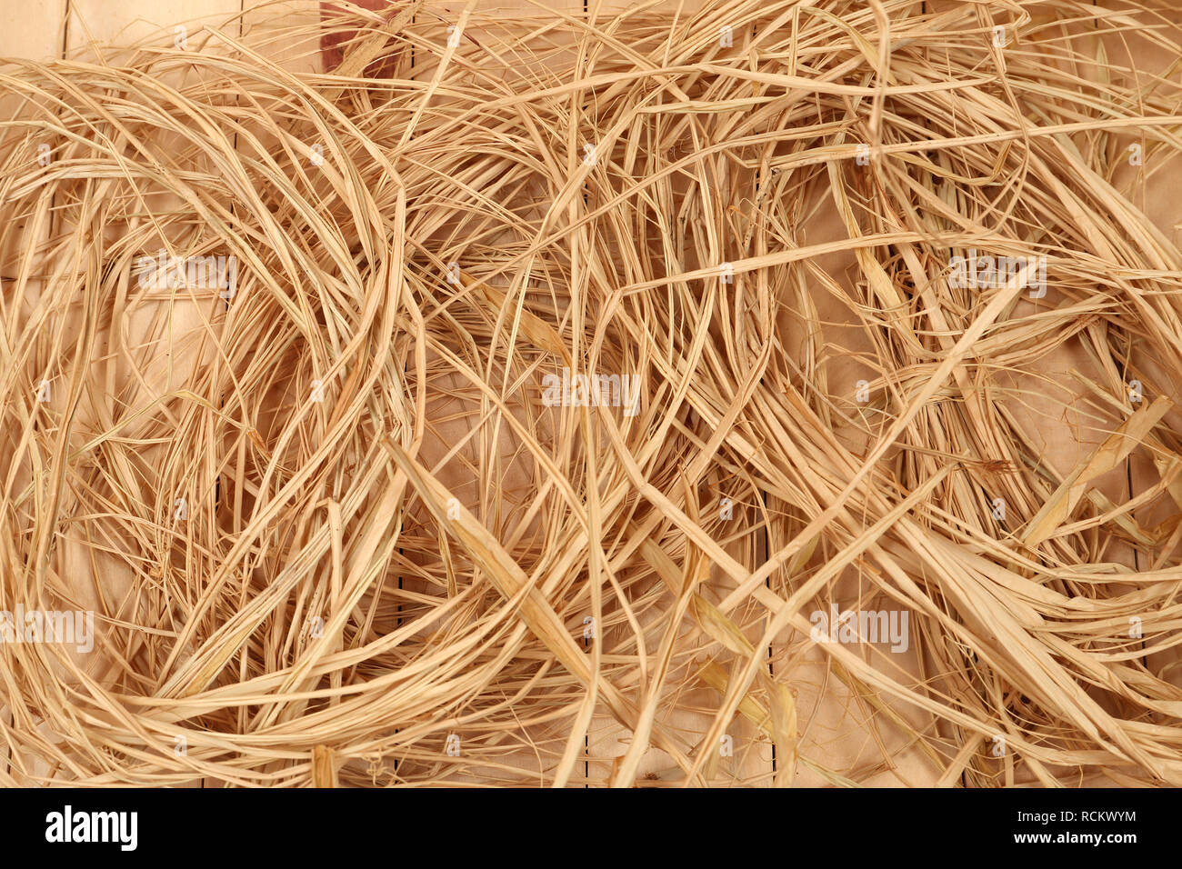 Straw packing hi-res stock photography and images - Alamy