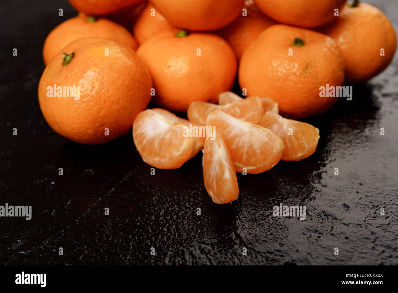 Mandarins whole half fruit hi-res stock photography and images - Alamy