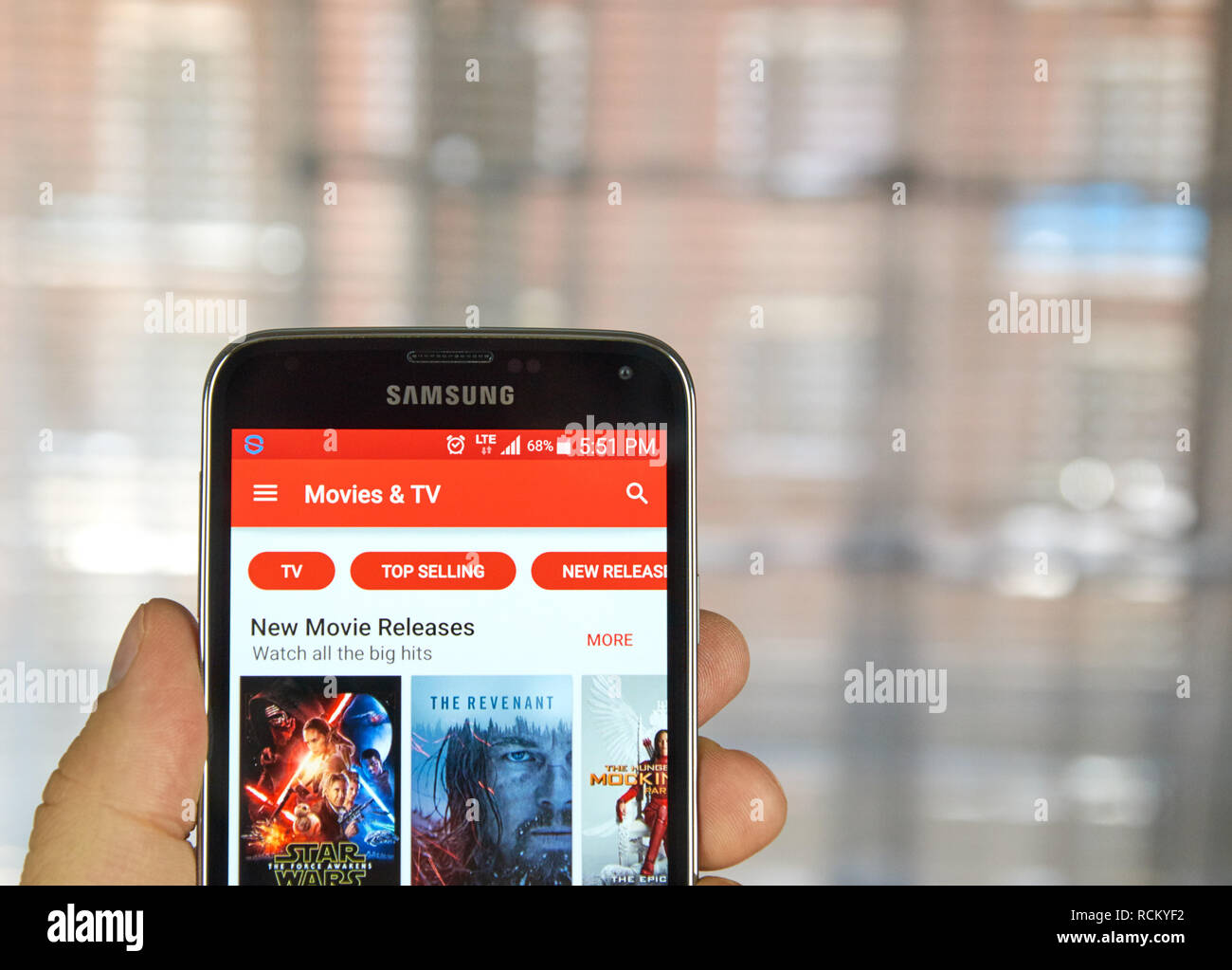 Samsung tvs store hi-res stock photography and images - Alamy