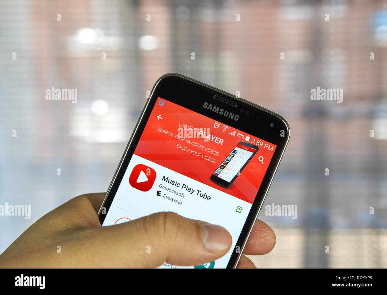 Youtube play logo hi-res stock photography and images - Alamy