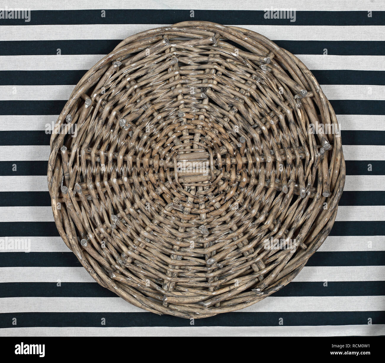 Rattan trivet hi-res stock photography and images - Alamy