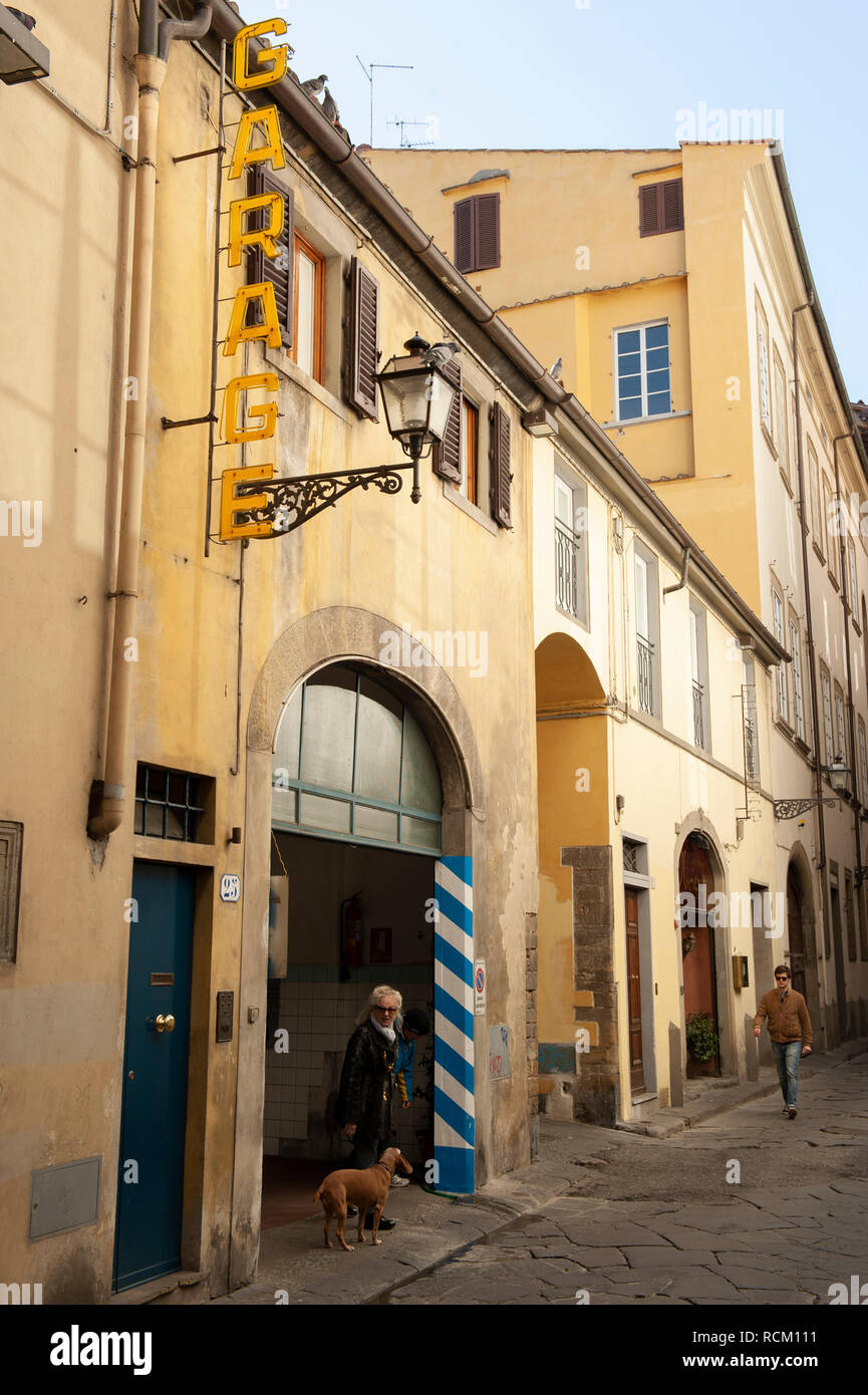 Backstreet garage hi-res stock photography and images - Alamy
