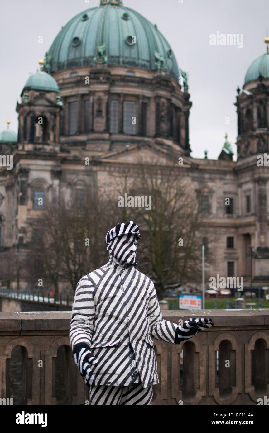 Berliner performer hi-res stock photography and images - Alamy