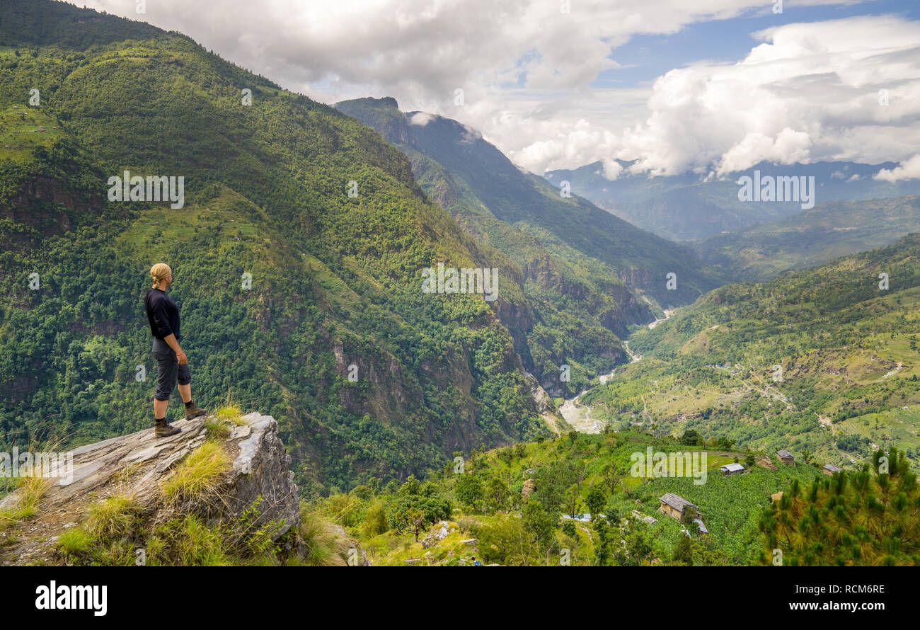 Man climbing himalayas nepal hi-res stock photography and images - Alamy
