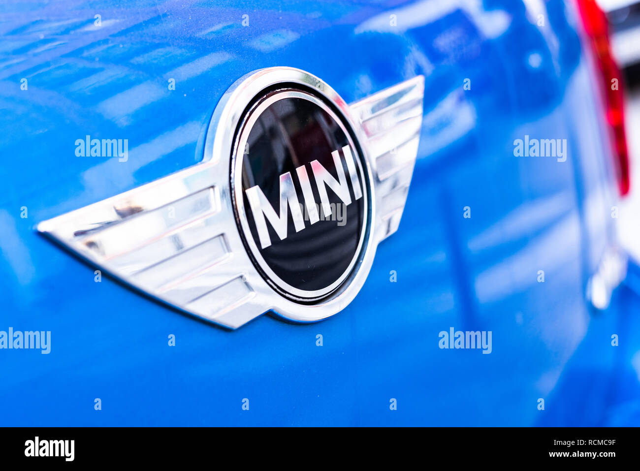 New mini car logo hi-res stock photography and images - Alamy