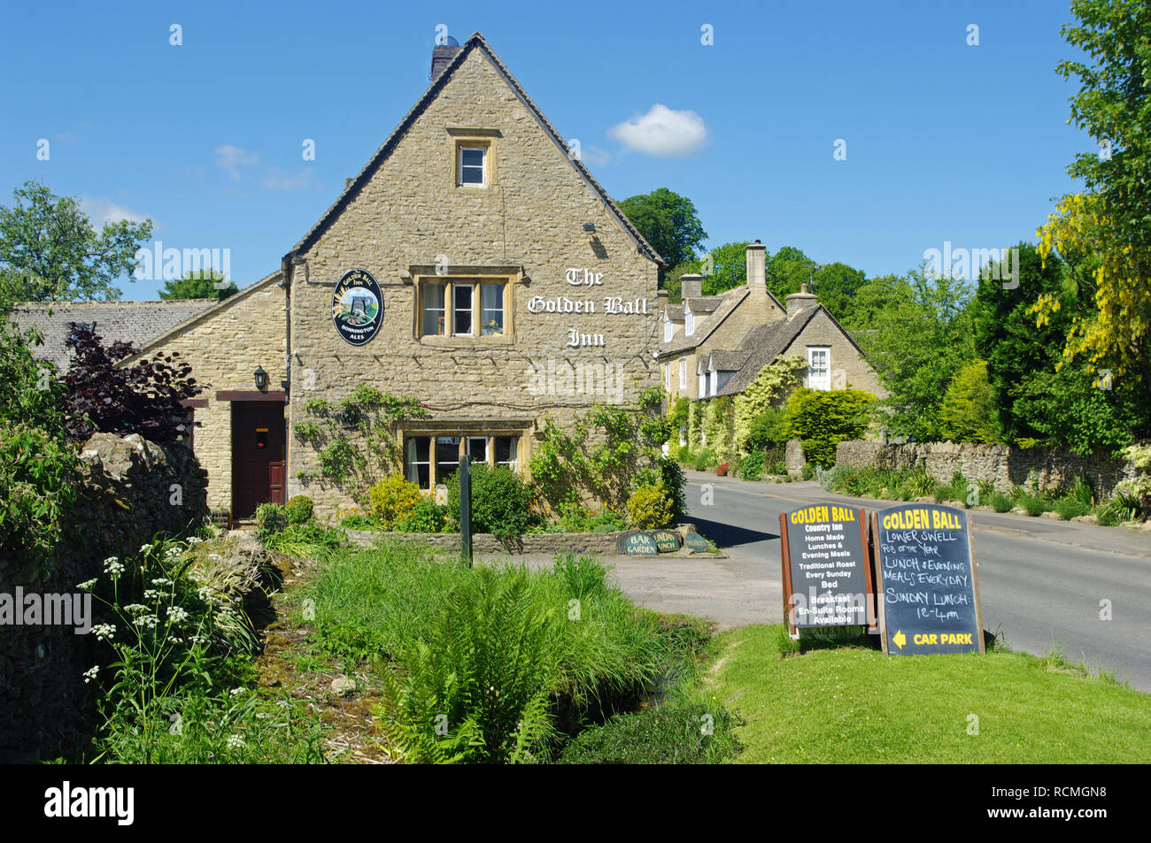 Golden Inn Pub, Lower Swell, Cotswold, Oxfordshire Stock Photo - Alamy