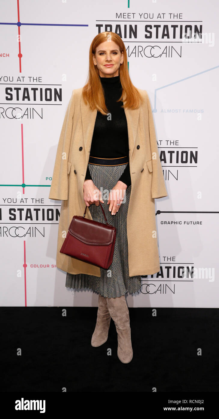 Sarah rafferty hi-res stock photography and images - Alamy