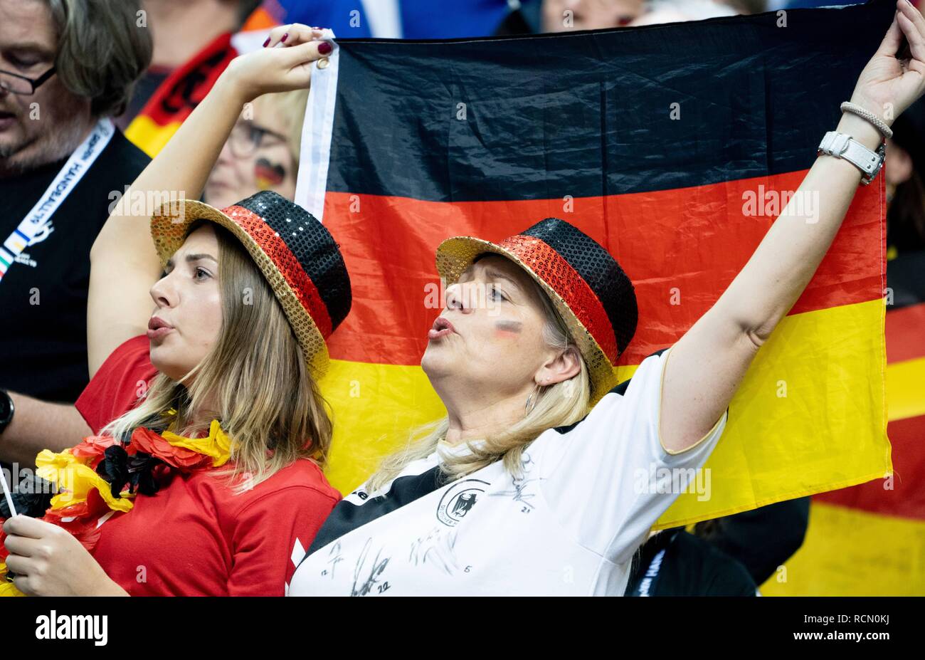 Women round hats hi-res stock photography and images - Alamy