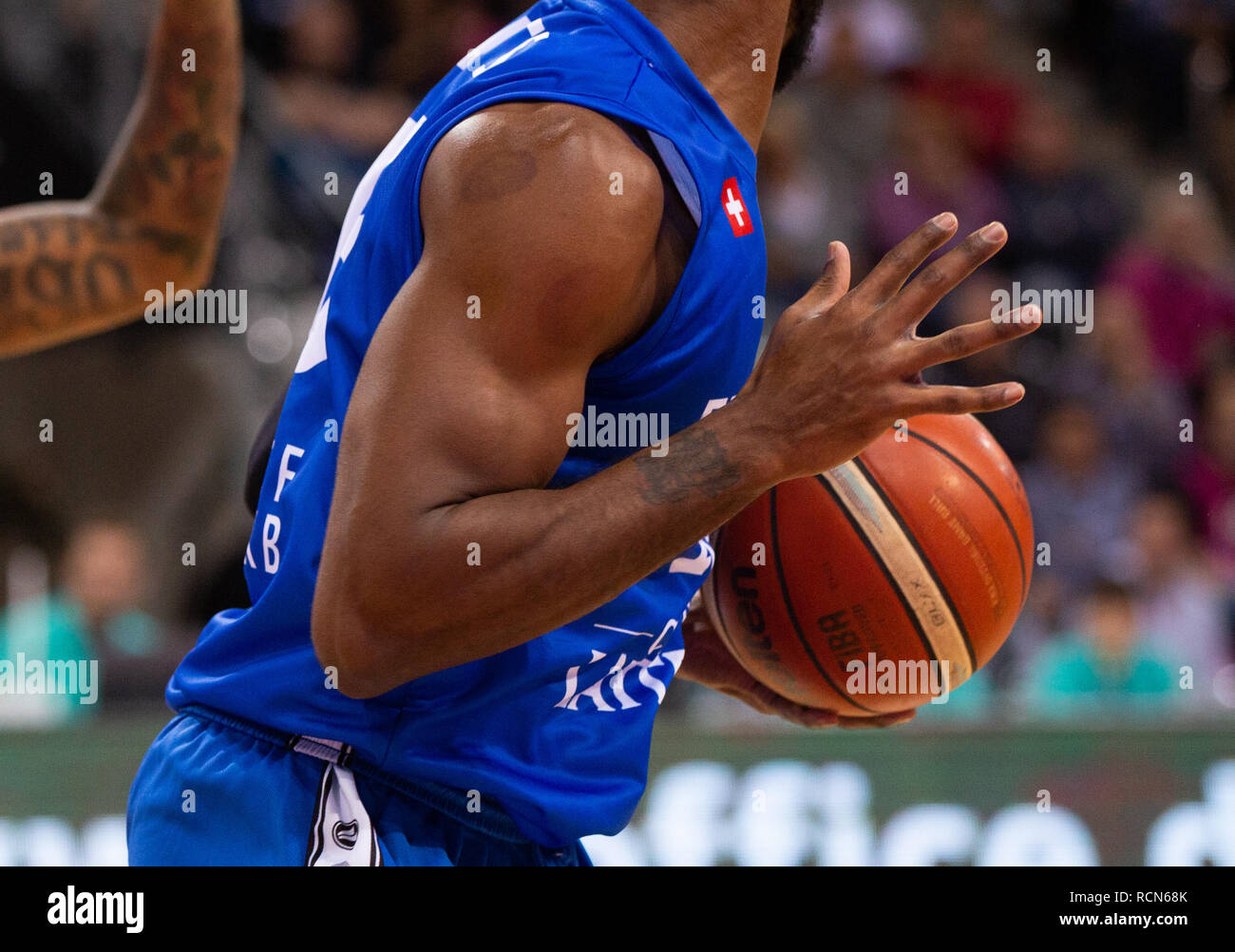 Basketballspieler mit ball hi-res stock photography and images - Alamy