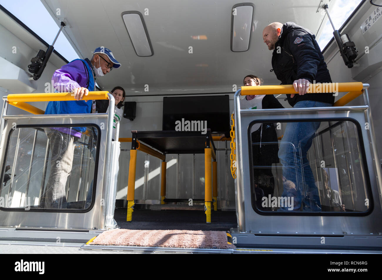 Earthquake simulator japan hi-res stock photography and images - Alamy