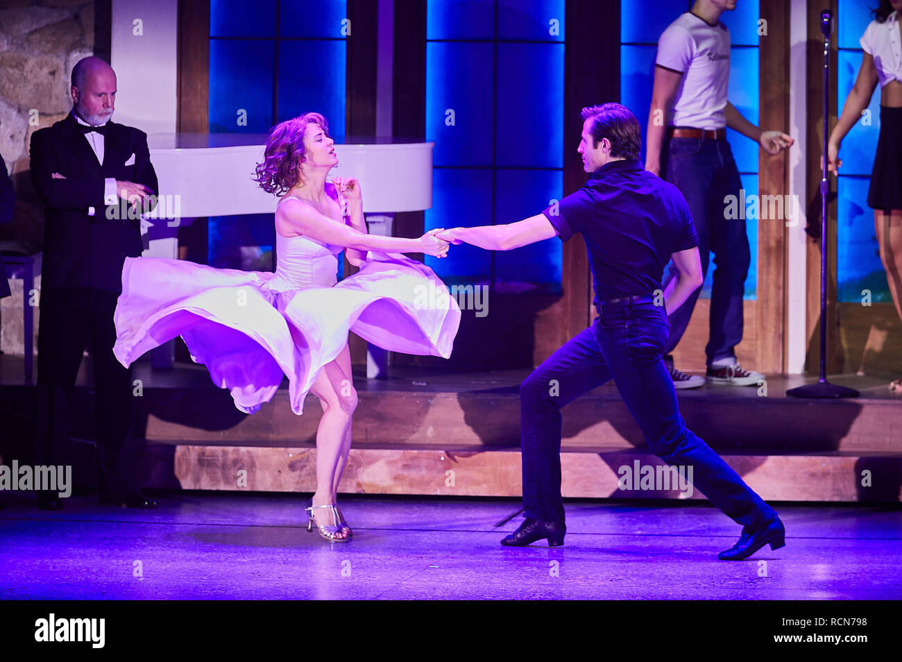15 January 2019, Hamburg: The performers Anna-Louise Weihrauch as ...