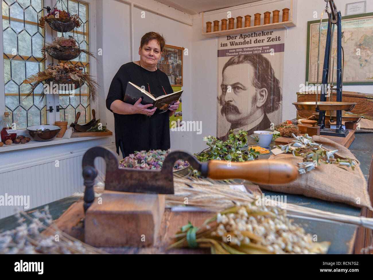 Famous chemists hi-res stock photography and images - Alamy