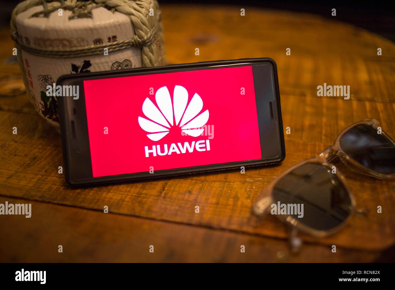 Huawei Logo Stock Photos & Huawei Logo Stock Images - Alamy