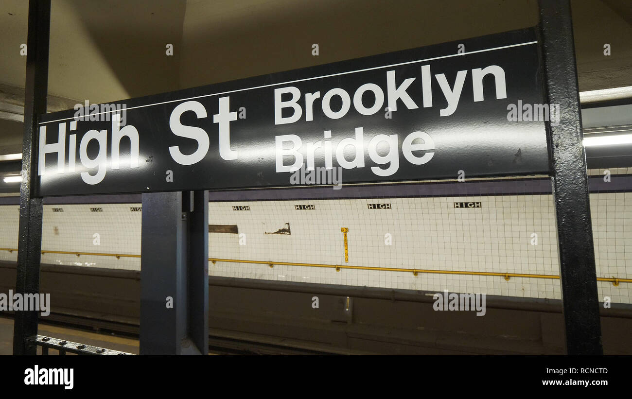 Brooklyn Bridge subway station at High Street Stock Photo - Alamy
