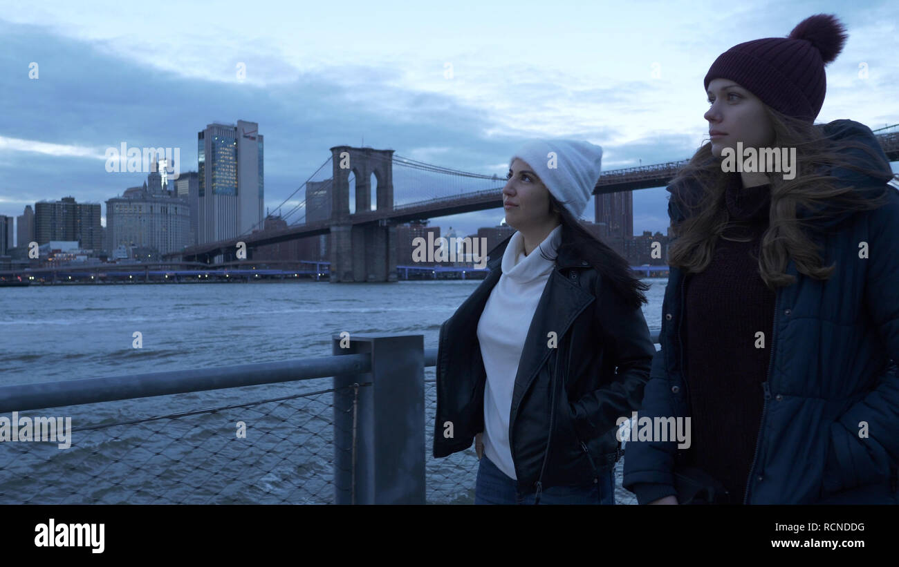 Skyline friends bridge nyc hi-res stock photography and images - Alamy
