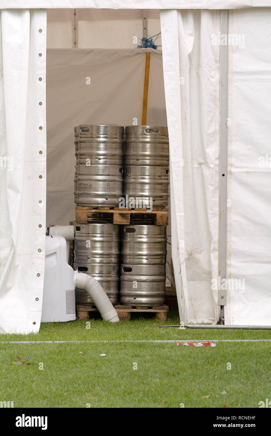 Bar tent hi-res stock photography and images - Alamy