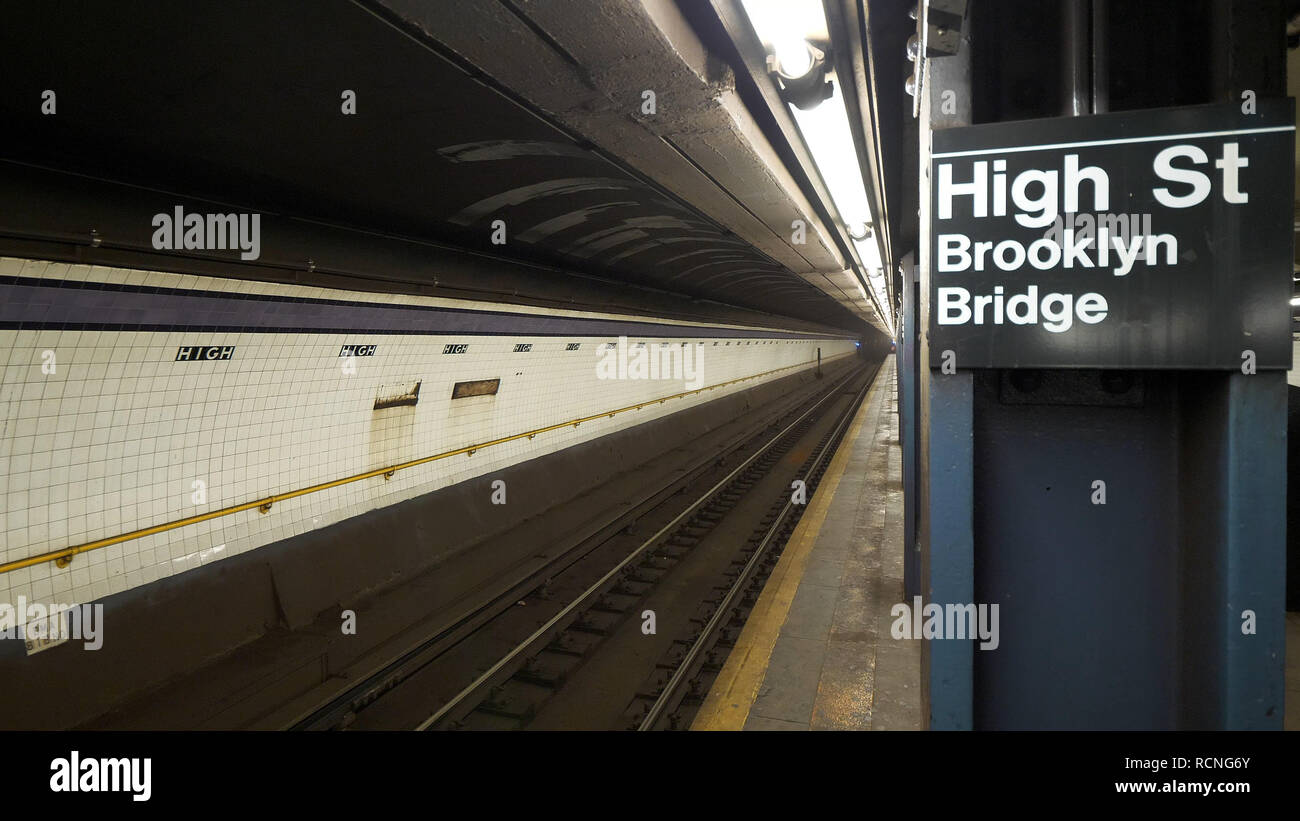 Brooklyn Bridge subway station at High Street Stock Photo - Alamy