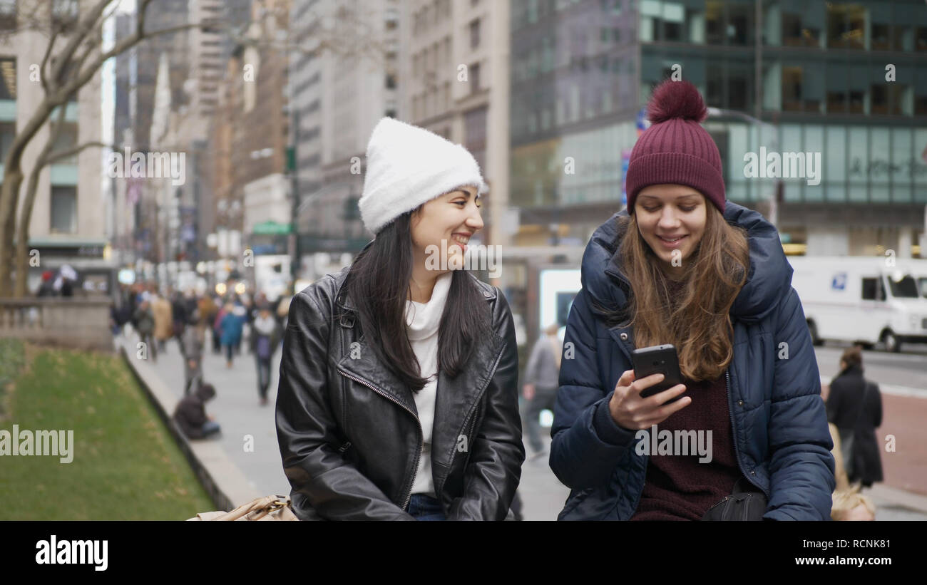 Two friends travel to New York for sightseeing Stock Photo - Alamy