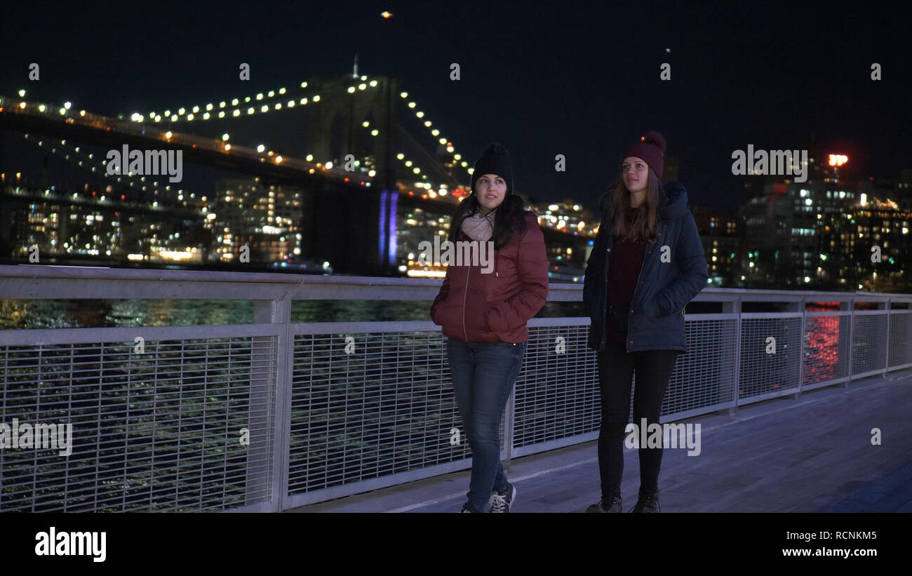 Walking along Brooklyn Bridge at night Stock Photo - Alamy
