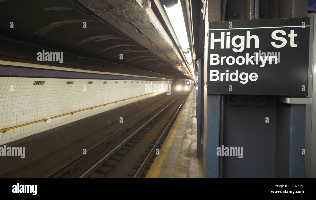 Brooklyn Bridge subway station at High Street Stock Photo - Alamy