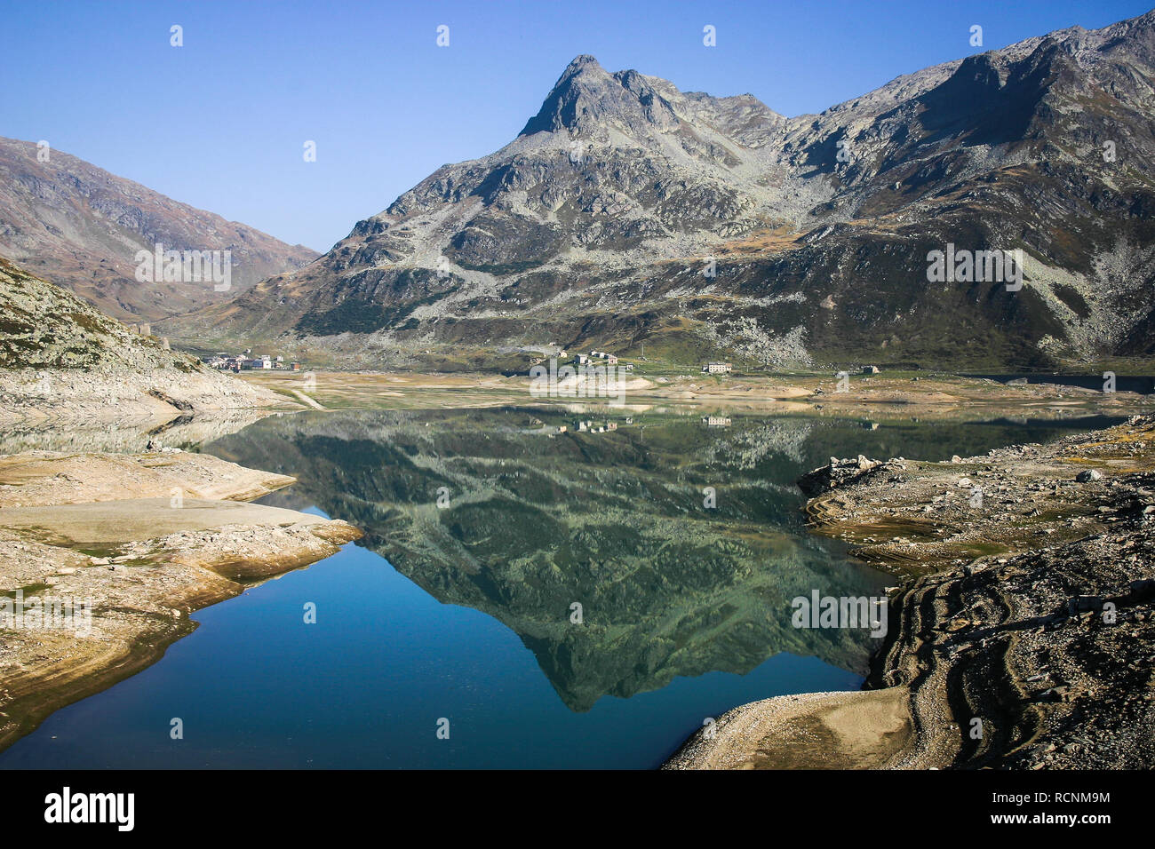 Lago di Montespluga Stock Photo - Alamy