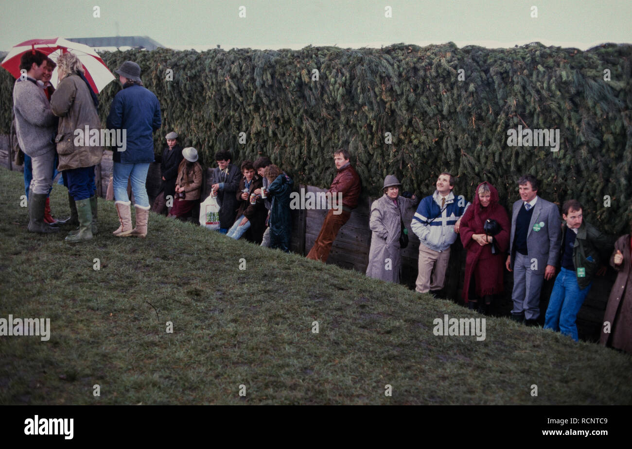 Grand national race aintree hi-res stock photography and images - Alamy