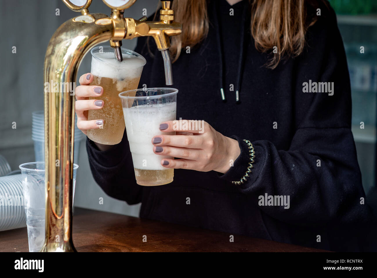 Beer dispensing hi-res stock photography and images - Alamy