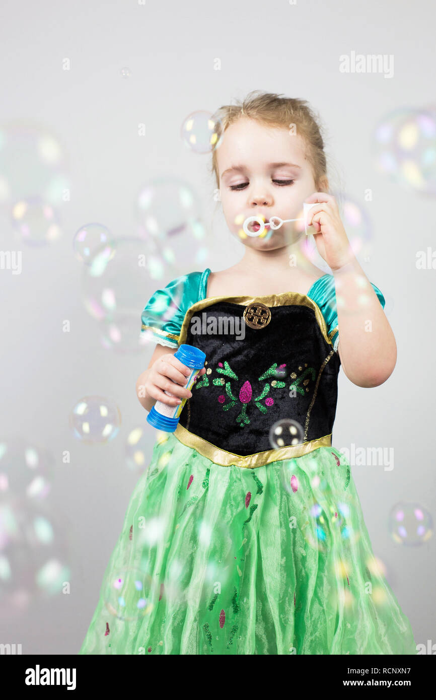 Pink bubble blower hi-res stock photography and images - Alamy