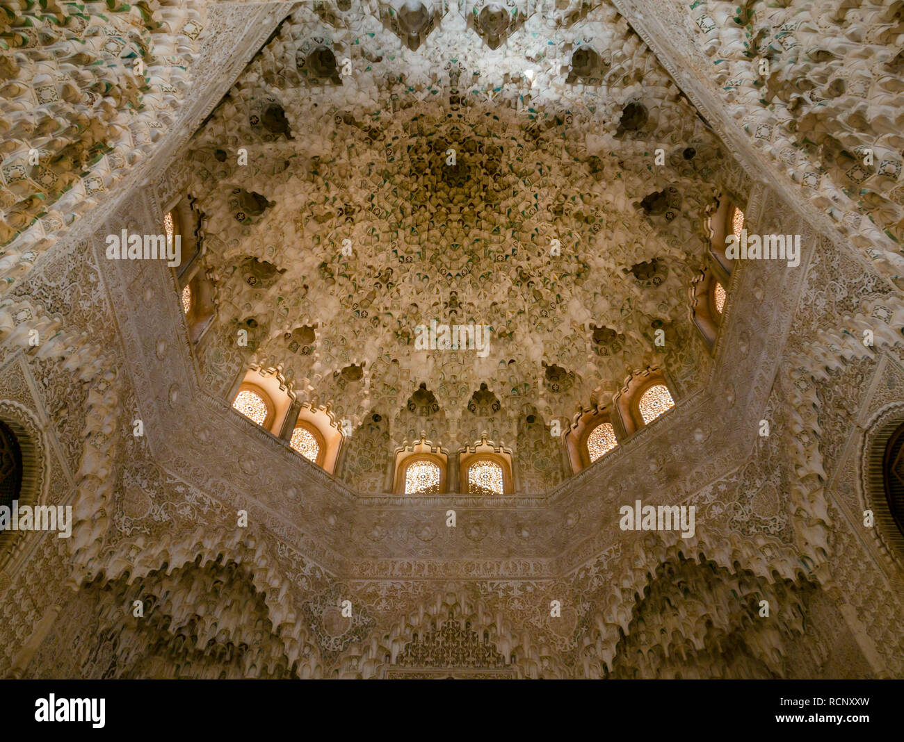 Granada alhambra ceiling hi-res stock photography and images - Alamy