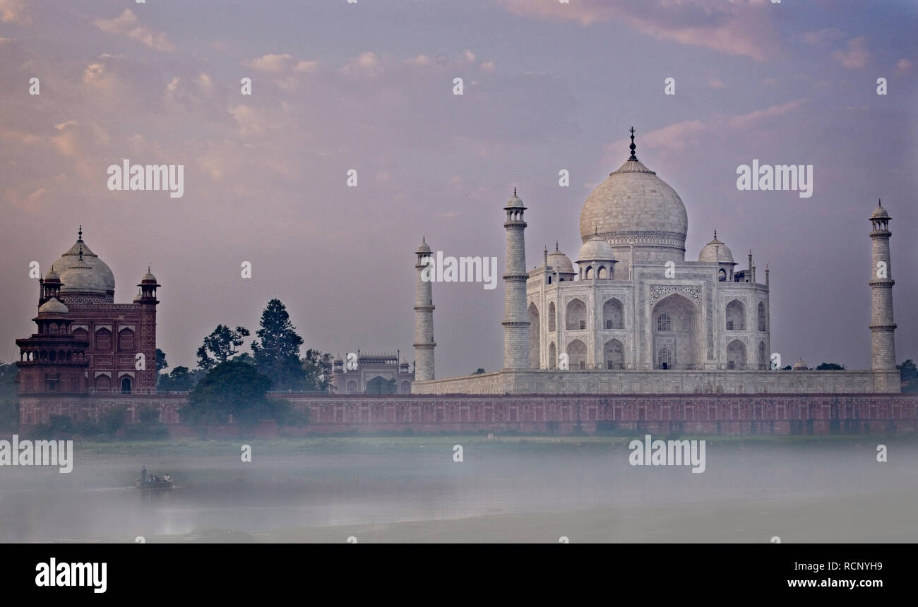 Morning visitors to taj mahal hi-res stock photography and images - Alamy