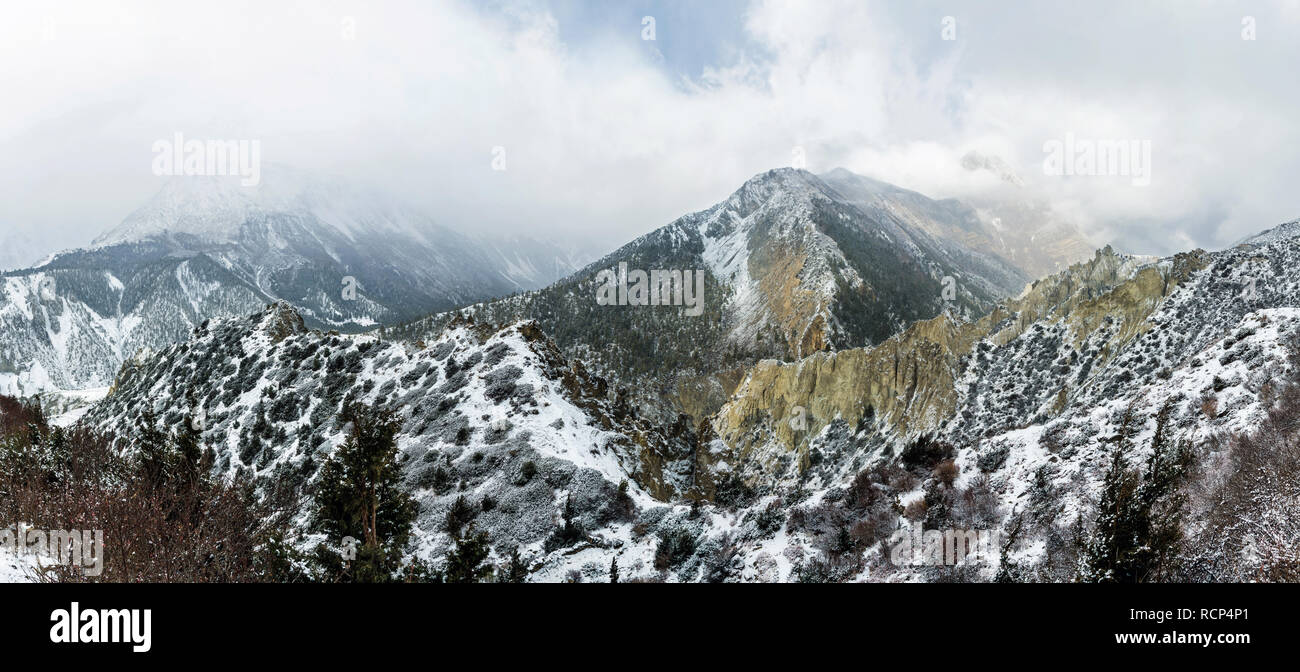 Landscape near Manang on the way to Yak Kharka after snowfall ...