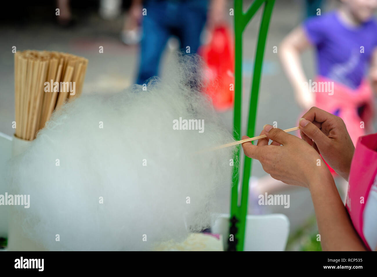 Candy floss cotton candy machine hi-res stock photography and images ...