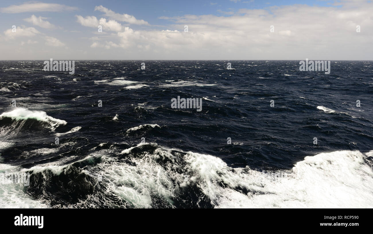 Empty ships hi-res stock photography and images - Alamy