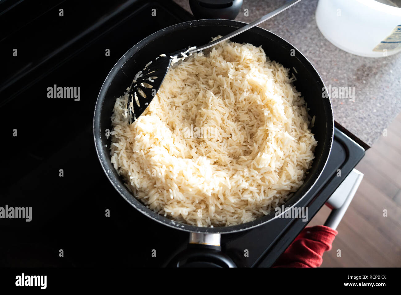 Pot of boiled white rice cooking on kitchen stove Stock Photo - Alamy
