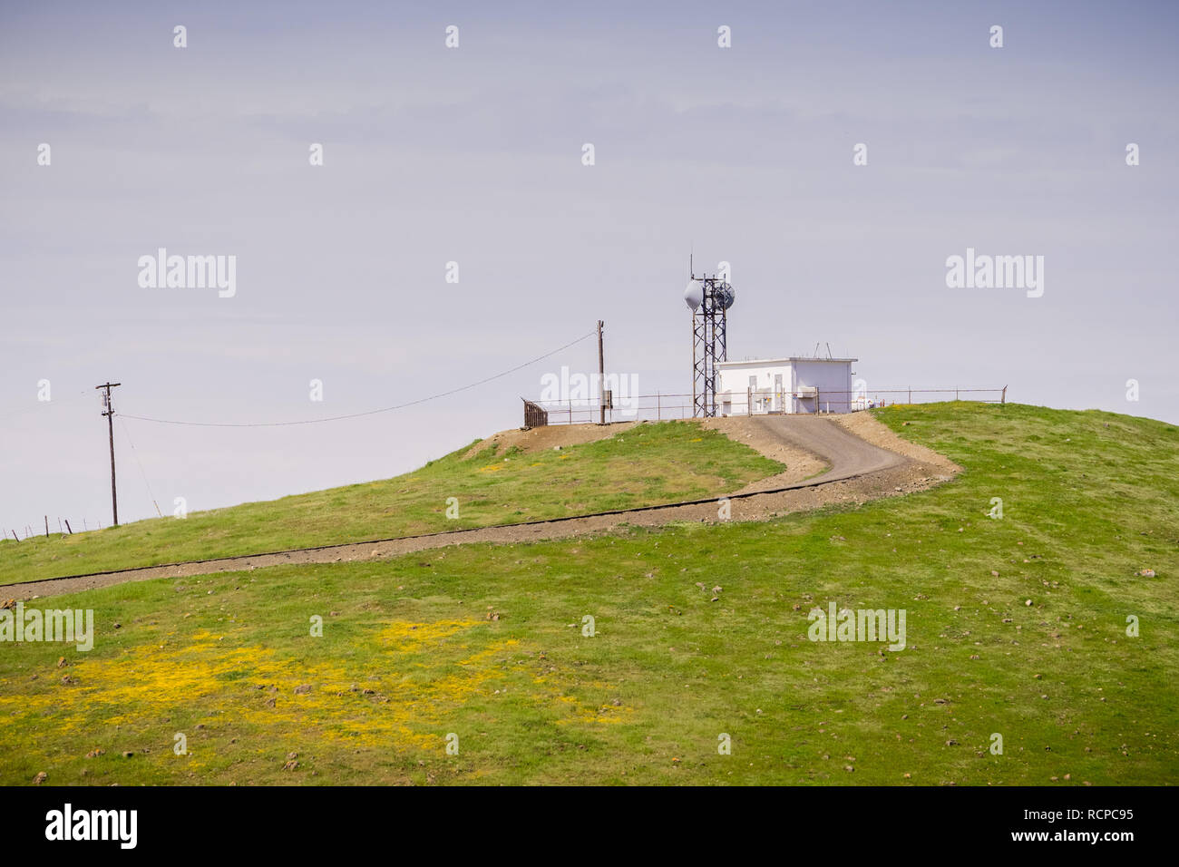 Radio antenna tower hi-res stock photography and images - Alamy
