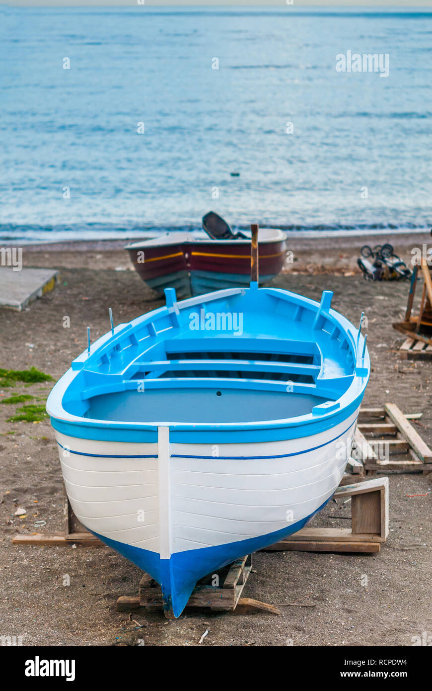 Sailing boats on beach port hi-res stock photography and images - Alamy
