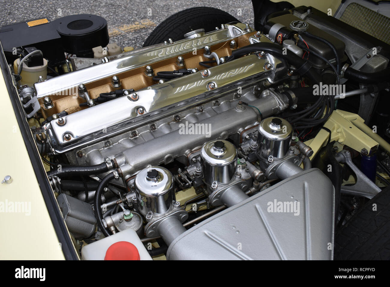 4.2 Jaguar Engine Stock Photo - Alamy